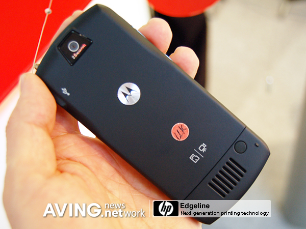 ThePhoneHouse가 선보인 모토로라 'MOTOSLVR L9'