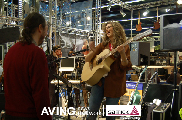 [Musikmesse 2007 Visual Focus] Musician in T.REX booth