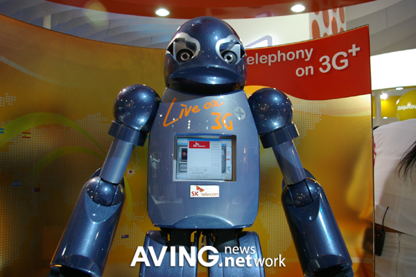 [SKT-Live on 3G+] 로봇과 대화하는 '웹영상통화' 서비스!