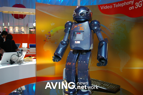[SKT-Live on 3G+] 로봇과 대화하는 '웹영상통화' 서비스!