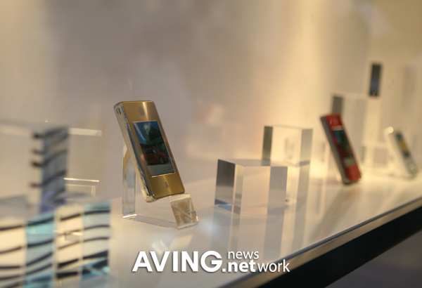 뉴 비틀의 빨강색이 LG전자의 'FM37'과 만났다