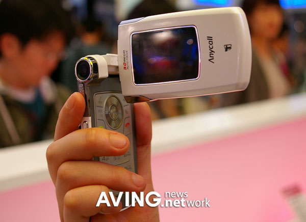 트위스트 스크린 타입의 위성 DMB 캠코더폰 'SCH-B750'