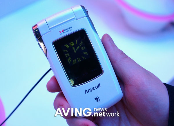 트위스트 스크린 타입의 위성 DMB 캠코더폰 'SCH-B750'