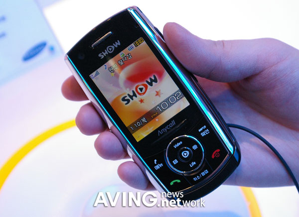 KTF Show 서비스 지원하는 슬라이드업 HSDPA폰 'SPH-W2900'