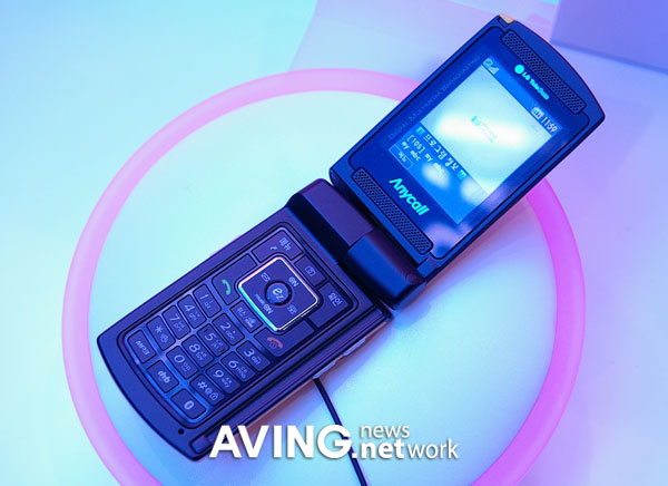 기분존 서비스 지원하는 더블 폴더 지상파 DMB폰 'SPH-B6550'