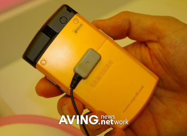 기분존 서비스 지원하는 더블 폴더 지상파 DMB폰 'SPH-B6550'