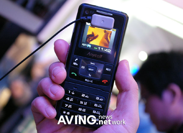 듀얼 페이스 위성 DMB폰 'The Ultra mobile TV'