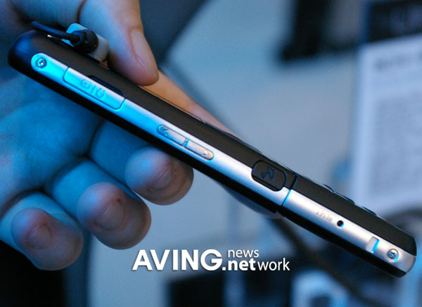 듀얼 페이스 위성 DMB폰 'The Ultra mobile TV'