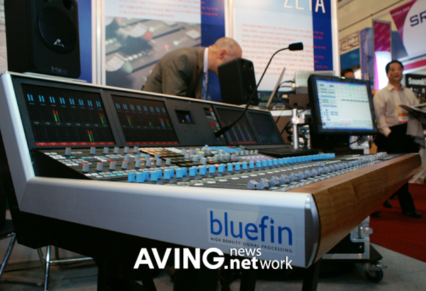 아빅스테크, CALREC의 'OMEGA'콘솔 선보여