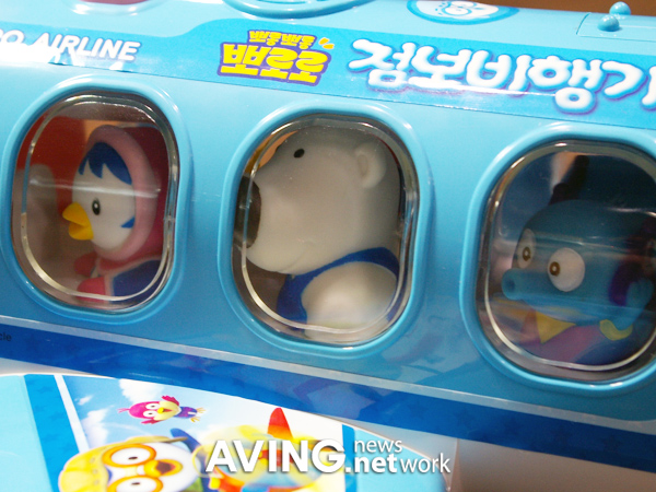 뽀로로 친구들을 태운 코니실업의 점보비행기