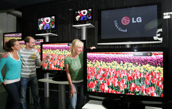 PDP TV에서는 '71인치', LCD TV에서는 '100Hz'가 전략키워드