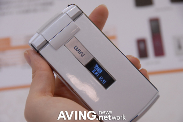 [WIN단말기] 샤프, ASV액정 탑재한 모바일TV폰 'W52SH'