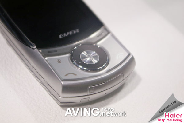 [2007 굿디자인] KTFT, 휴대폰 'EV-W200' 전시