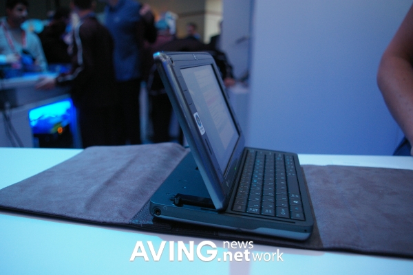 HTC, 슬라이딩 방식 7인치 UMPC 선보여!