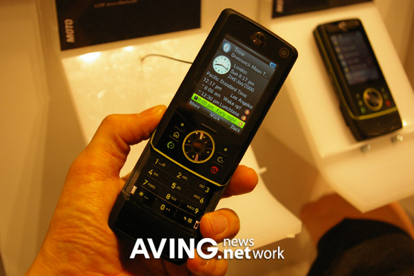 [다시보는 3GSM-모토로라編] 새로운 방식의 슬라이드 'MOTORIZR Z8'