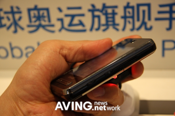 삼성전자가 선보인 2008 베이징올림픽 공식폰 'F488E'