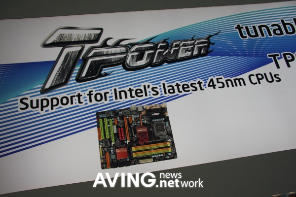 바이오스타가 선보인 인텔의 최신 45nm CPU 지원 메인보드