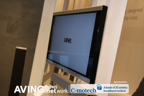 LOEWE, 풀 HD 해상도 100Hz지원 LCD TV 전시