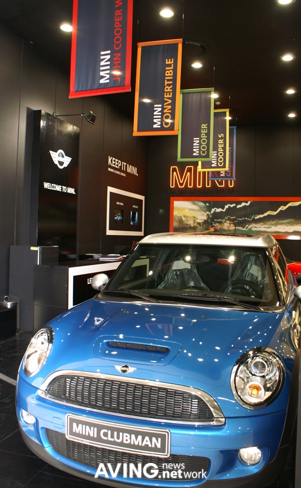 백화점 명품관에 들어간 BMW '미니'