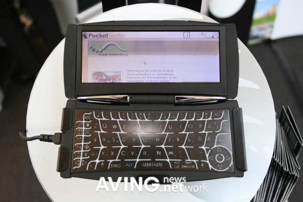 무선 인터넷 무료인 휴대형 단말기 '포켓서퍼 2'