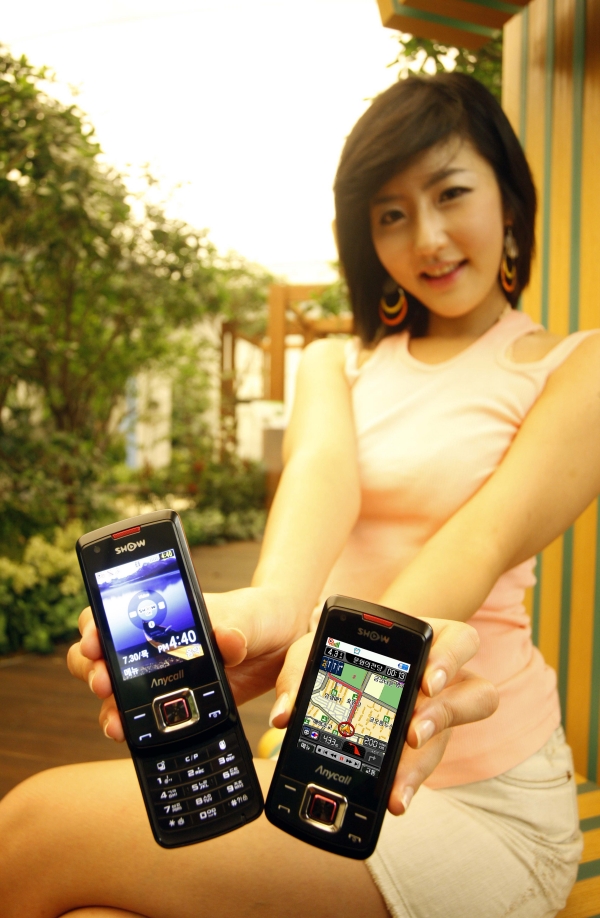 삼성전자, 뒤태 디자인 슬라이드폰 '허니버블' 출시