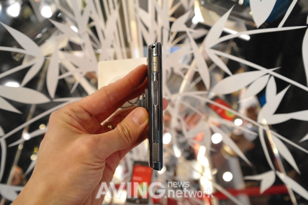 교세라 하이테크폰 'ZIO M6000' 베일을 벗다