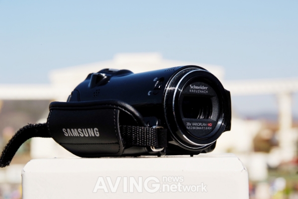 더 작게 더 뛰어나게 '삼성 캠코더 HMX-H205'