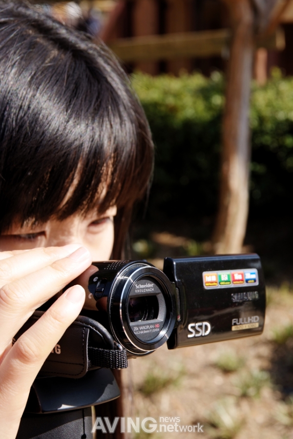 더 작게 더 뛰어나게 '삼성 캠코더 HMX-H205'