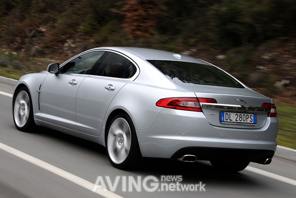 재규어, 2011년형 스포츠세단 '뉴 XF 5.0 프리미엄' 출시