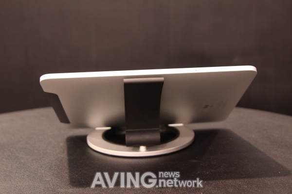 [CES 2011] Just Mobile, 아이폰용 거치대 'Encore' 소개