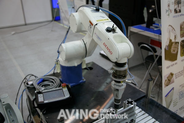 NT리서치, 힘 제어 센서 추가한 산업용 로봇 'ForceMate' 소개