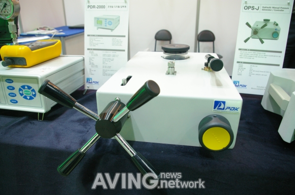 PDK, 이동용 압력 교정기 'OPS-J' 전시