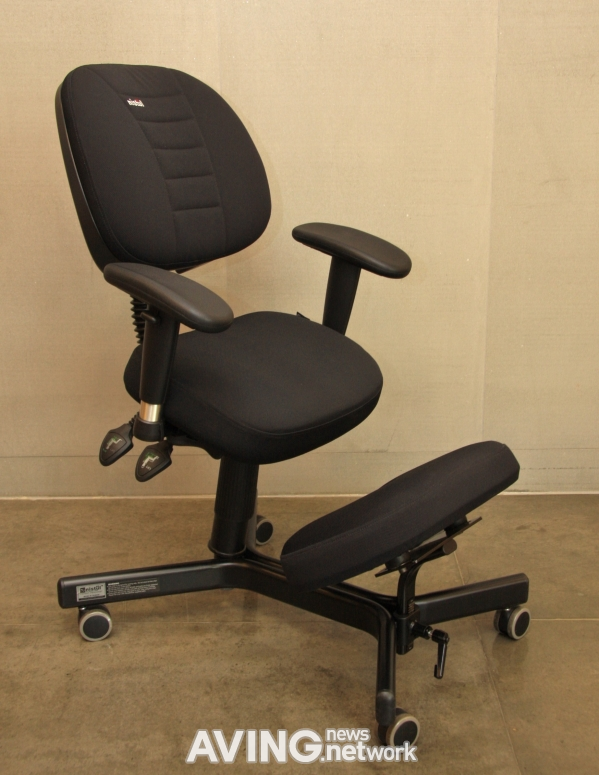 [허리를 위한 사무용 의자] ⑦ 니스툴, 무릎쿠션 적용으로 허리건강 지켜주는 'NS750AR'