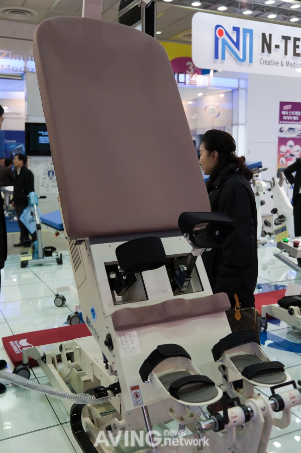 엔텍, 로봇보행재활훈련기 'GR-9900' 선보여