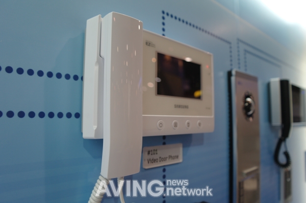 서울통신기술, 홈 네트워크 기반시설이 없는 곳에 적합한 도어폰 '삼성 이지온 SHT-3305' 선보여
