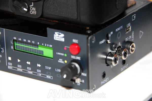 [NAB Show 2011] Fostex, DLSR카메라용 3채널 오디오 믹서 'DC-R302' 선보여