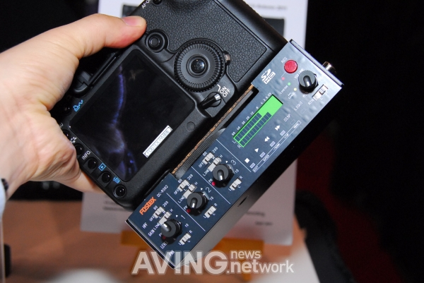 [NAB Show 2011] Fostex, DLSR카메라용 3채널 오디오 믹서 'DC-R302' 선보여