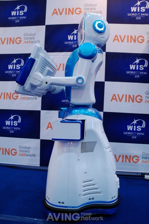 [WIS 2011] 에이빙 부스를 찾은 로봇 '퓨로'