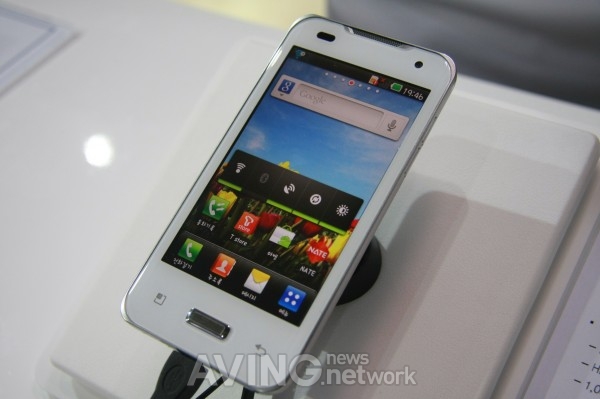 [WIS 2011] LG전자의 자랑, 세계 최초 듀얼코어 스마트폰 '옵티머스2X'