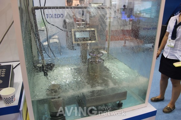 [COPHEX 2011] 메틀러토레도, 방수형 스케일 'ICS-469'