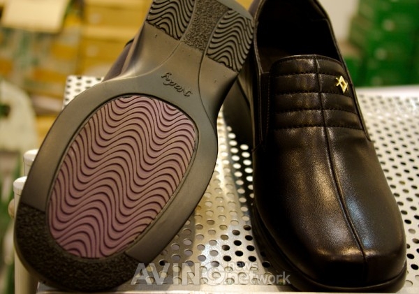 [BISS 2011 현장] 유진메디케어, 기능성 건강신발 '컴피 슈즈' 소개