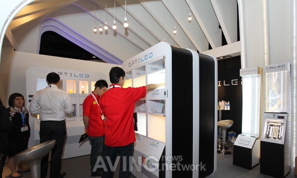 [CEEA 2011] OPTILED, 휘어지는 LED 조명 'CabLED' 전시