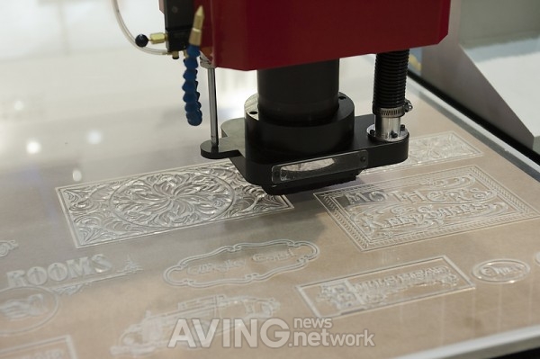 [KOSIGN 2011 현장] 타이니로보, 3차원 가공 가능한 대형 라우터 'TinyCNC-1224'