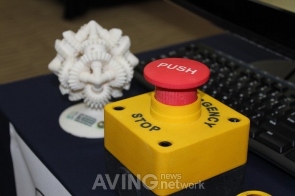 [2012 기술홍보전] 높은 정밀도 자랑하는 고해상도 3D프린터 Projet HD 3000 plus