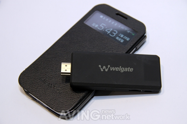 [MWC 2014] 웰게이트, 안드로이드 TV 스틱 '유스틱(U-Stick)' 선보여