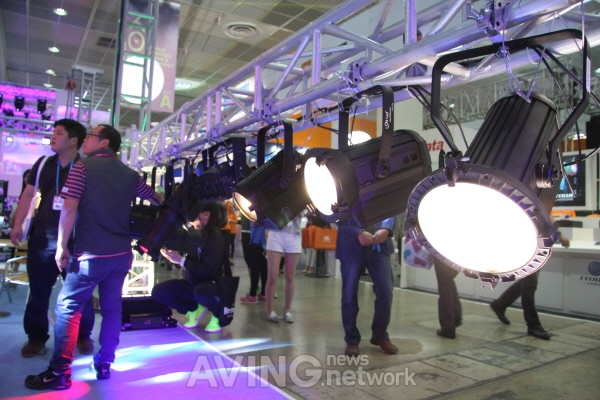 [KOBA 2014] 엘에스미디어, 고효율 LED 무대조명 시스템 선보여