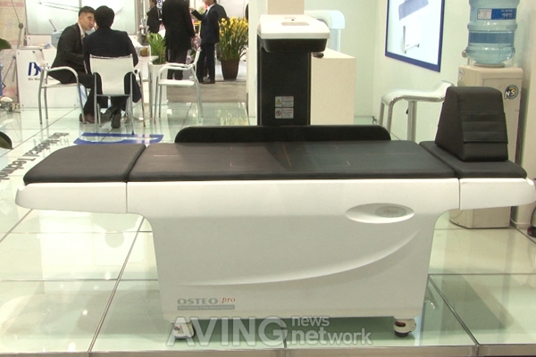 [KIMES 2015 영상] 비엠텍월드와이드, 전신용 엑스선 골밀도 측정기 'OSTEO PRO DEXA' 선봬