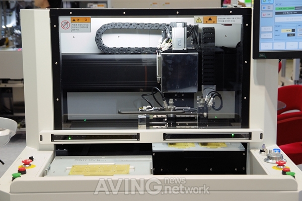 [EMK 2015] 엠에스테크놀러지, PCB 디패널링 라우터 nDPL-T 시스템 선보여