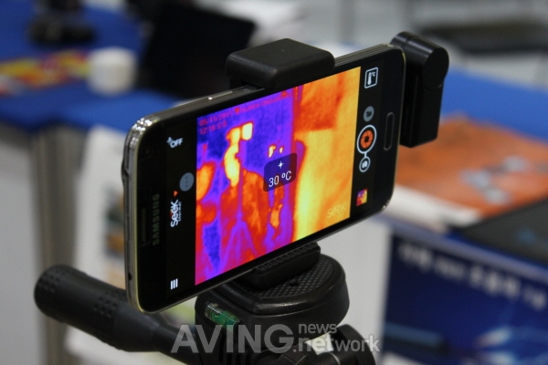 [국제전기전력전 영상] 네모테크, 스마트폰 열화상카메라 'SEEK THERMAL' 선봬