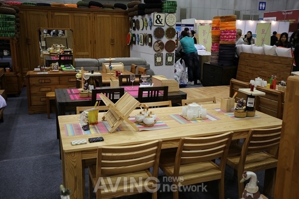 [메가쇼 2015 시즌2] 명인공방, 원목가구 '한옥당 시리즈' 선보여